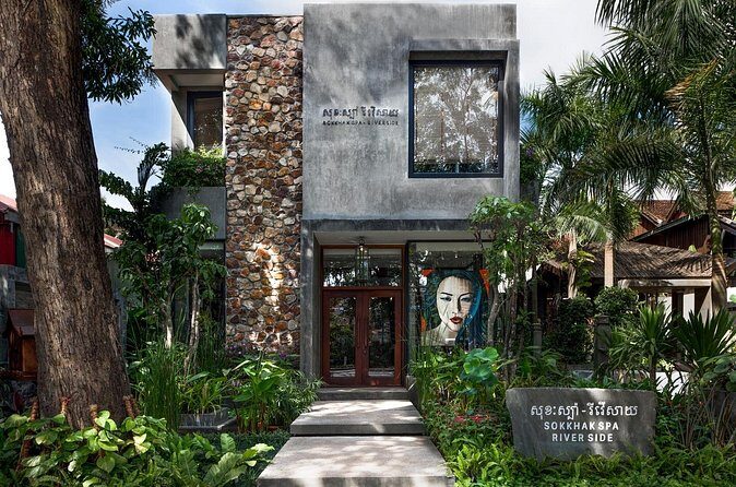 AROMATHERAPY MASSAGE 90 mins - Duration and Group Size