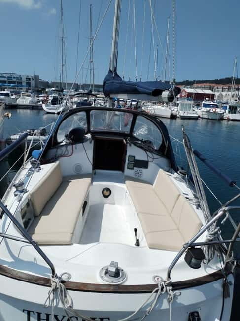 Arousa Estuary: Exclusive sailing routes - The Boat and Crew: Comfort and Learning on the Water