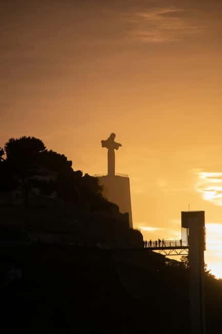 Arrábida & Sesimbra Day Trip: Wine Tasting, Nature & Beaches - Departing Lisbon in Style: The Transportation