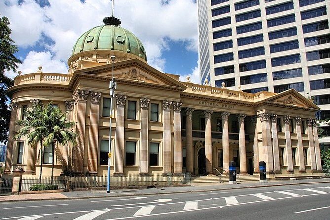 Arrival Private Transfer: Brisbane Airport BNE to Brisbane in Luxury Van - The Sum Up