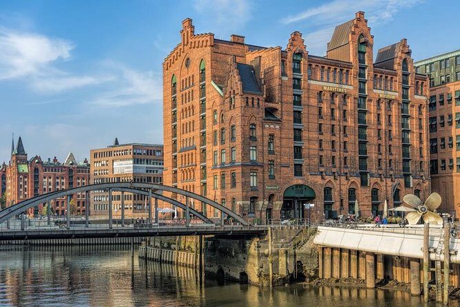Arrival Transfer: Airport HAM to Hamburg by Business Car - The Sum Up