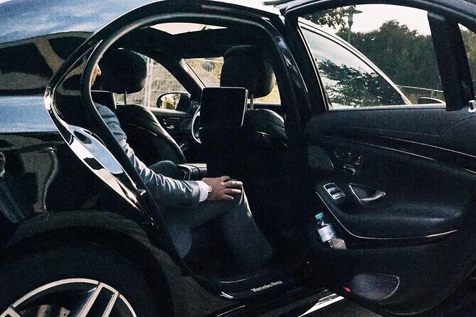 Arrival Transfer: Airport OOL to Gold Coast by Business Car - In-Depth Breakdown of the Experience