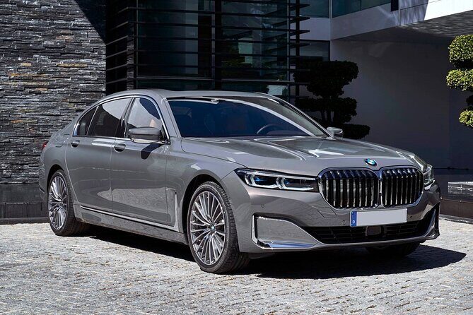 Arrival Transfer: Newark Airport EWR to New York by Luxury Car - An In-Depth Look: What to Expect from This Luxury Transfer