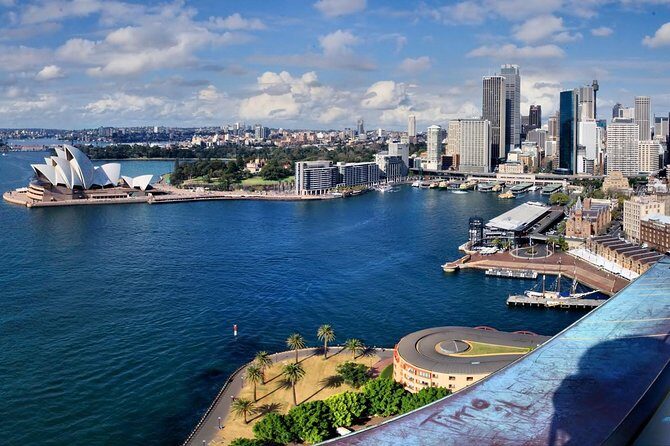 Arrival Transfer: Sydney Airport SYD to Sydney in Business Car - About the Service Provider and Booking