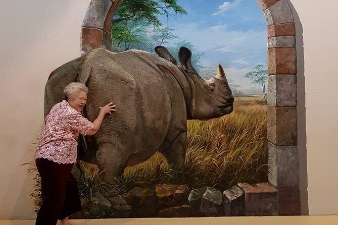 Art in Paradise Entry Ticket with Private Transfer - Key Points