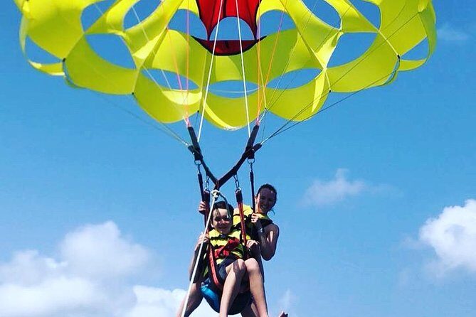 Aruba Parasailing with Unparalleled Views - An Overview of the Aruba Parasailing Experience