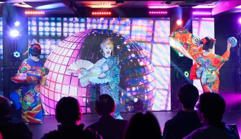 Asakusa, Tokyo: Traditional Japanese Dance Show with Sake - Who Will Love This?