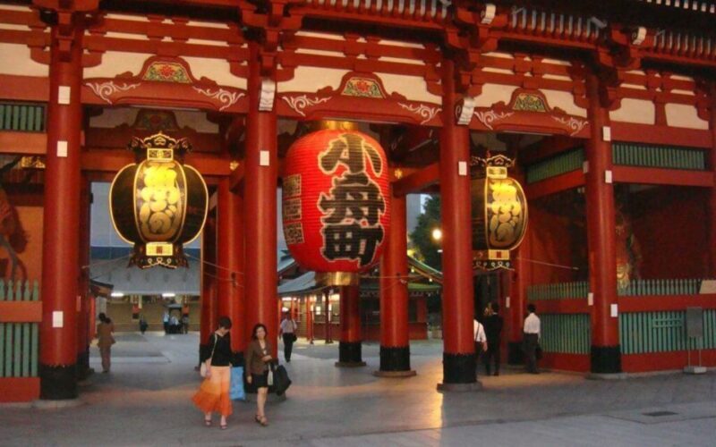 Asakusa: Tokyos #1 Family Food Tour - Pacing, Duration, and Group Size