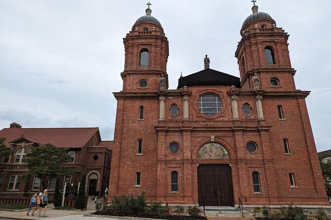 Asheville Scavenger Hunt Walking Tour and Game - Key Points