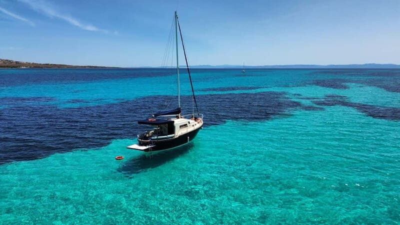 ASINARA: motorboat tour of the island park, aperitif, lunch on board. - Key Points