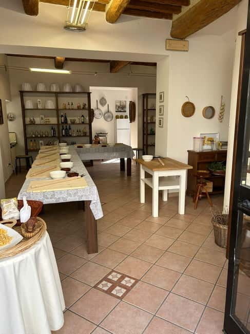 Assisi: Italian Sauce Cooking Class with Wine Tasting - Discovering Assisi’s Culinary Charm