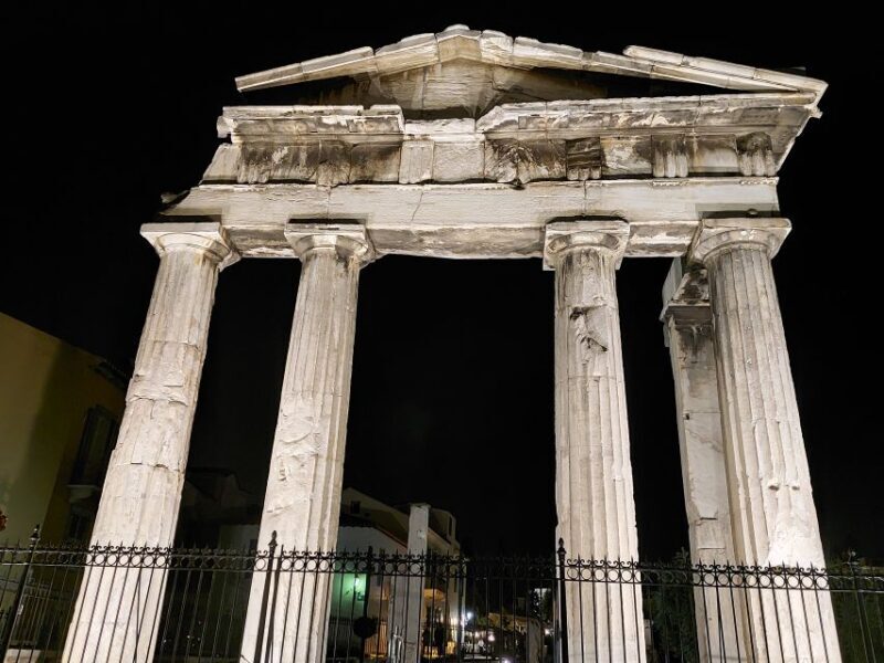 Athens: City Highlights Nighttime Walking Tour in Spanish - An In-Depth Look at the Itinerary