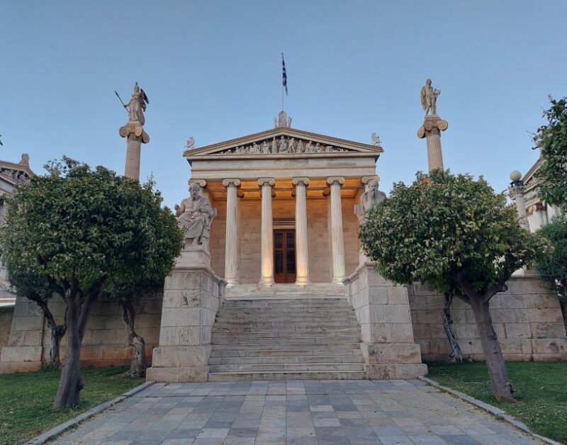 Athens: City Highlights Nighttime Walking Tour in Spanish - What Comes Included and What You Need to Know