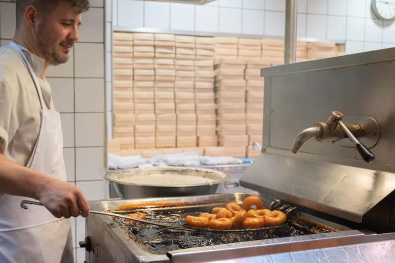 Athens: Classic Street Food Walking tour with 6 Tastings - Who Should Consider This Tour?