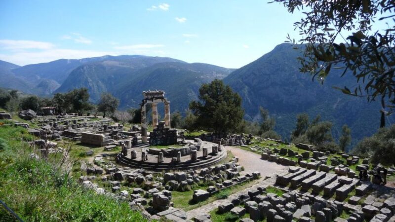 Athens : Delphi - Meteora - Thermopulae 2 day tour ! - Authenticity and Local Flavor