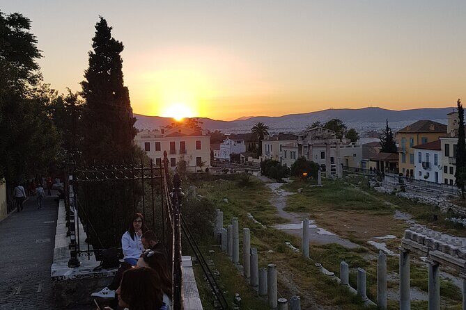 Athens Highlights Evening Tour with Dinner - Small Group Tour - The Experience: What to Expect on the Athens Highlights Evening Tour with Dinner