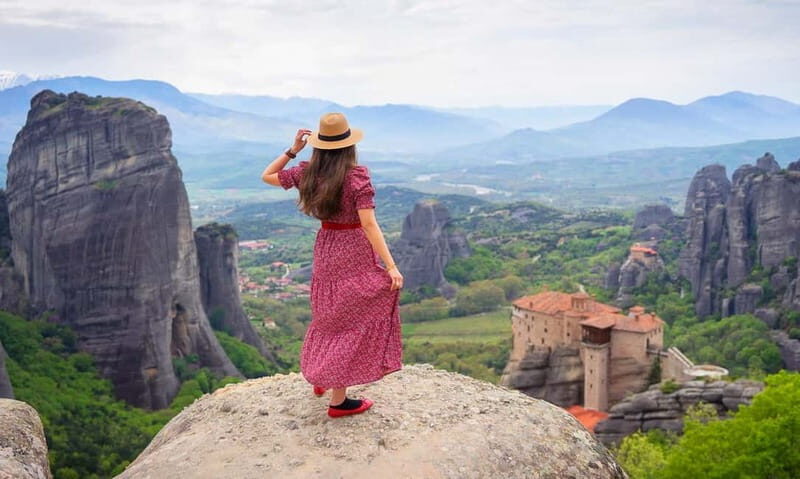 Athens: Meteora Day Trip in Spanish with Live Guide & Lunch - What Makes This Tour Stand Out?