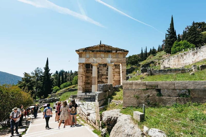 Athens: Mythology of Delphi, Museum and Arachova Guided Tour - Key Points