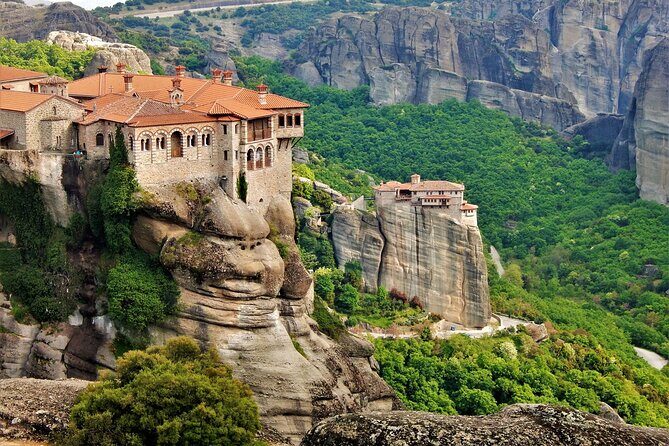Athens to Meteora DayTrip by Train in Spanish language - Local Agency - Inside the Meteora Monasteries