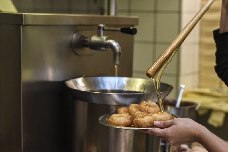 Athens: Ultimate Food Walking Tour with 15 Tastings - The Guides: Knowledgeable and Passionate