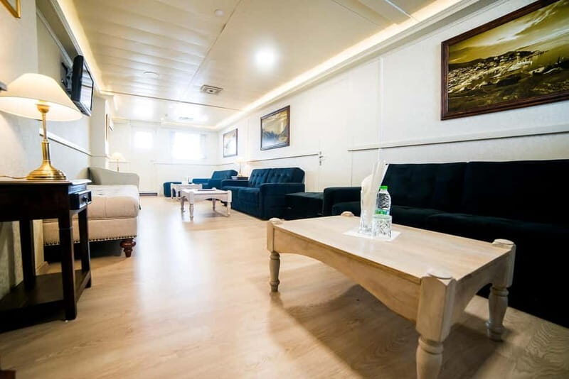 Athens: VIP Swimming Cruise to three islands - Key Points
