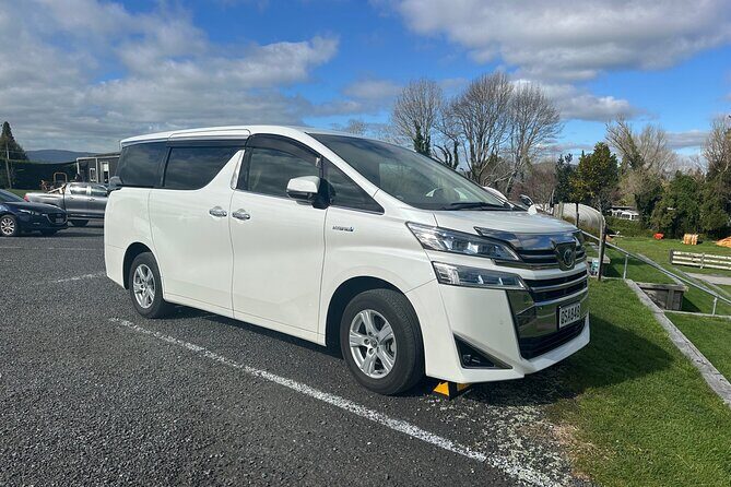Auckland Airport Transfer: to/from City Hotels in Premium Minivan - Punctuality and Real-time Tracking