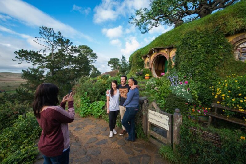 Auckland: Hobbiton Movie Set Tour with Lunch - Authentic Insights from Travelers