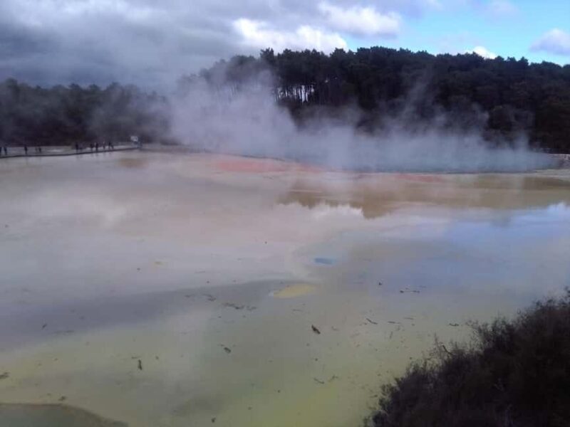Auckland: Hobbiton, Rotorua, Waiotapu and Waitomo 3-Day Tour - Key Points