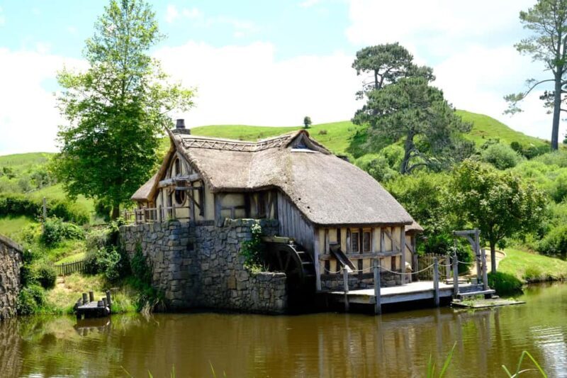 AUCKLAND: PRIVATE Journey with Guide to Hobbiton Movie Set - Introduction to the Experience
