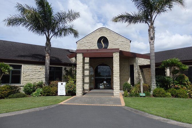 Auckland Scenic Day Tour Full-Day- 8 HOURS - Wineries and Countryside Charm