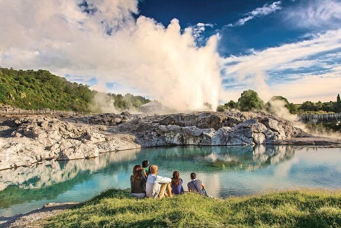 Auckland to Hobbiton Movie Set and Rotorua's Geothermal Valley - FAQs