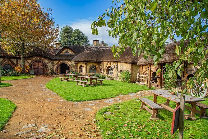 Auckland to Rotorua via Hobbiton Movie Set Tour - One Way - Key Points