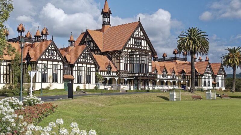 Auckland to Rotorua via Hobbiton One Way Small Group Tour - Who Should Consider This Tour?