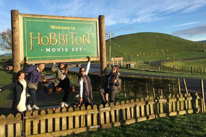 Auckland to Rotorua via Hobbiton Small Group Tour (One Way) - Key Points