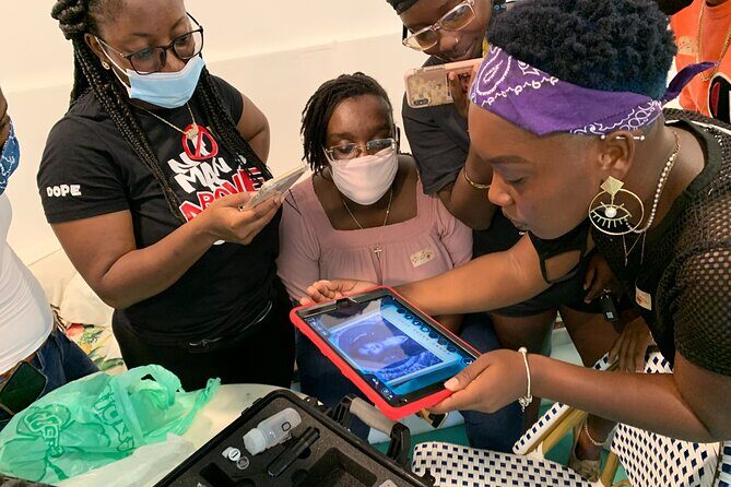 Augmented Reality Secret Agent Treasure Hunt in St Thomas - Who Will Love This Tour?