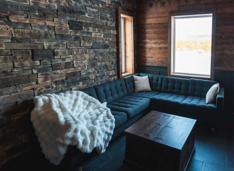 Aurora Lounge: Aurora Viewing Cabin & Bar - The Setting: A Cozy Cabin with a View