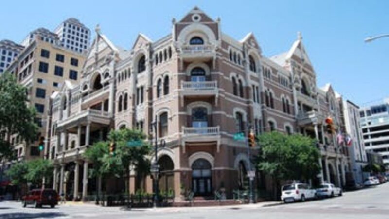 Austin: City and Hill Country Non-Stop Tour in a Mercedes - Exploring Austin in Under Two Hours