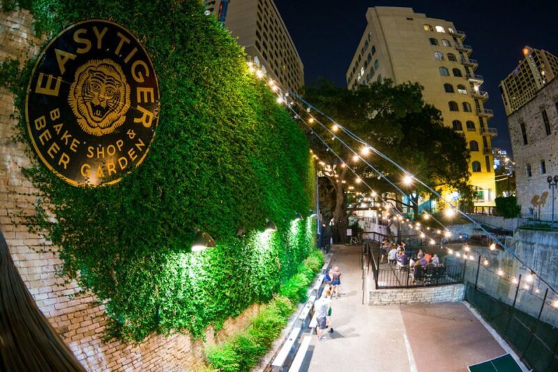 Austin: Live Music Crawl - Authenticity and the Social Aspect