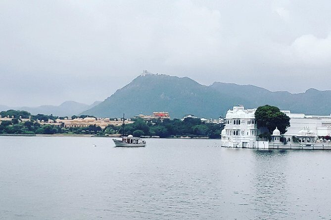 Authentic Experience-City palace and Folk dance - Key Points