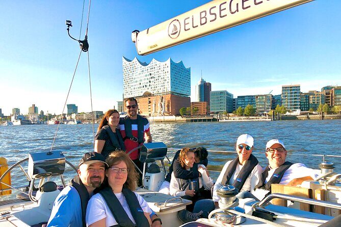 Authentic Sailingtrip "Beyond the Borders of the Port of Hamburg" - Expertise and Guides