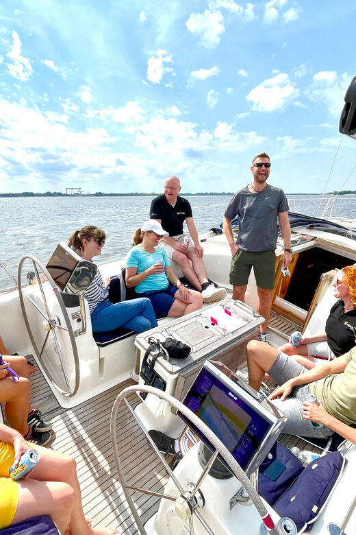 Authentic sailingtrip "towards Blankenese", Hamburg/Elbe - Exploring the Route: What to Expect on the Water
