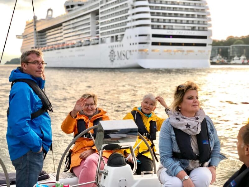 Authentic sailingtrip "towards Blankenese", Hamburg/Elbe - Who Will Enjoy This Tour Most?
