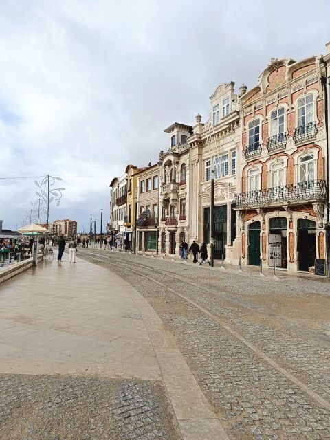 Aveiro: Private Walking Tour in the City and Moliceiro boat - Authenticity & Traveler Feedback