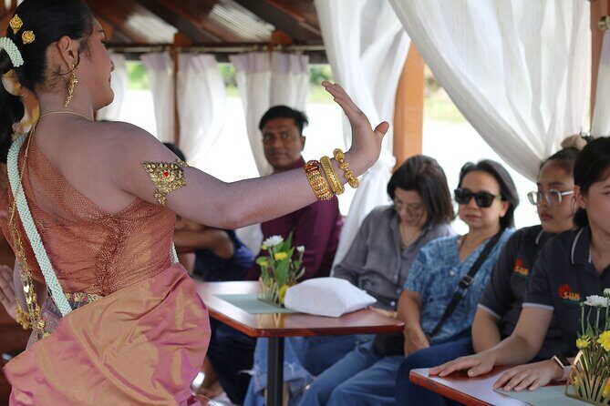 Ayutthaya Sightseeing Boat Rental with Traditional Thai Dance - Who Will Love This Tour?