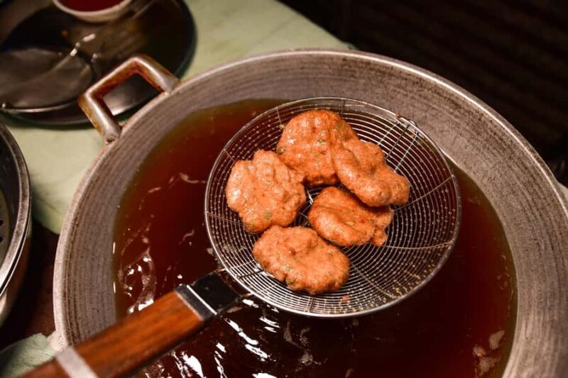 Ayutthaya : Street Food Tour with Hotel Pickup and Guide - The Guide and Group Size