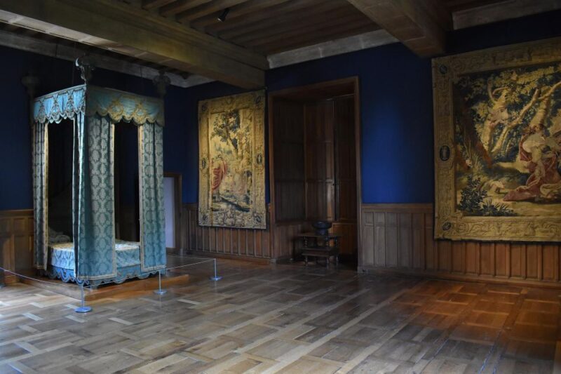 Azay-le-Rideau Castle: Private Guided Tour with Ticket - Frequently Asked Questions
