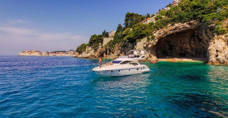 Azimut 43 Fly Private Boat Tour - A Closer Look at the Azimut 43 Fly Private Boat Tour