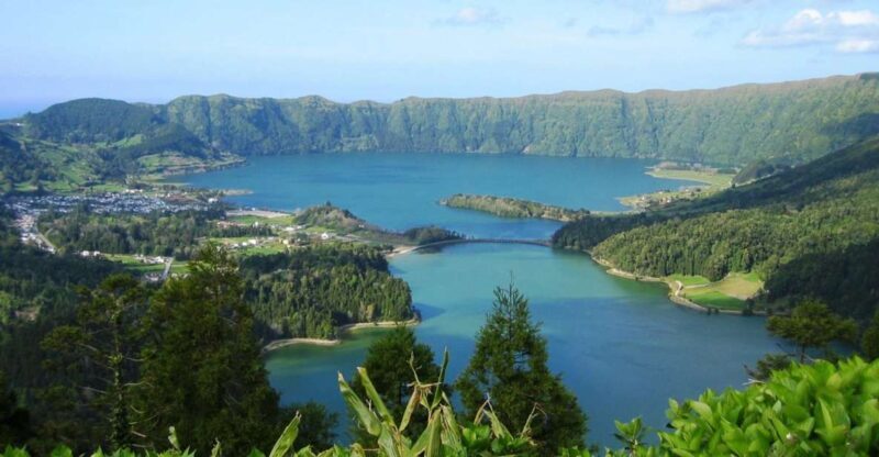 Azores: Sete Cidades Scenic Jeep Tour from Ponta Delgada - The Experience in Detail: Navigating the Landscape