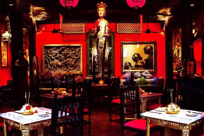 Babah Peranakan Dinner in Kang Xi Temple 1706 - Setting and Atmosphere: A Historic Dining Room