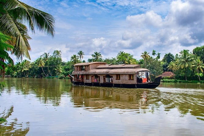 Backwaters Bliss: Cochin to Alleppey Escape - Key Points